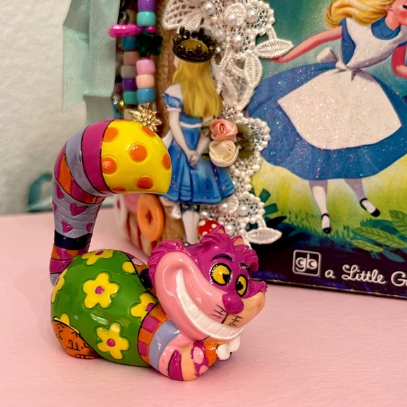 Disney | Art | Bonus Giftdisney Collectible Cheshire Cat Figurine By ...